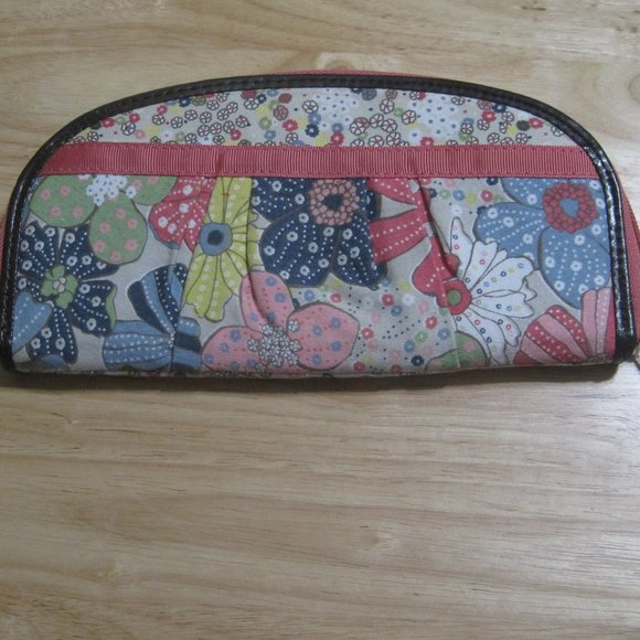 thirty-one | Bags | Thirty One Walletclutch Free Spirit Ditzy Floral ...
